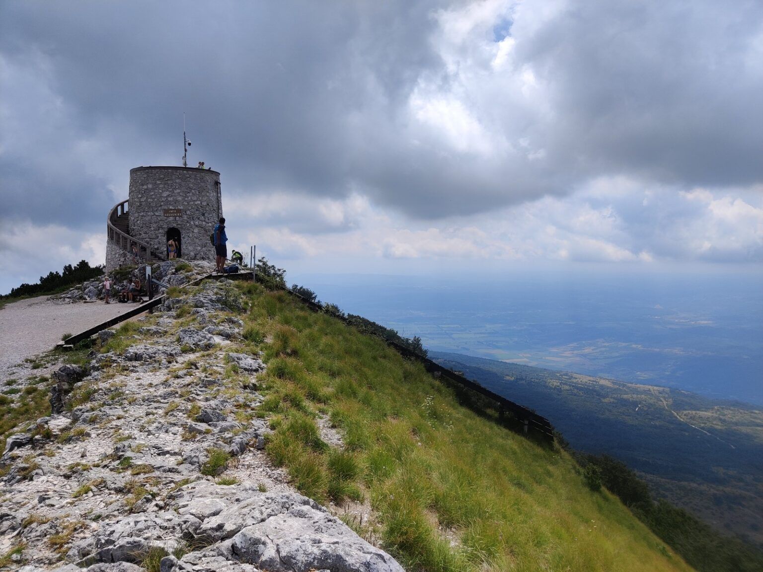 Učka - planinarski izlet u kanjon Vela Draga i na najviši Istarski vrh ...